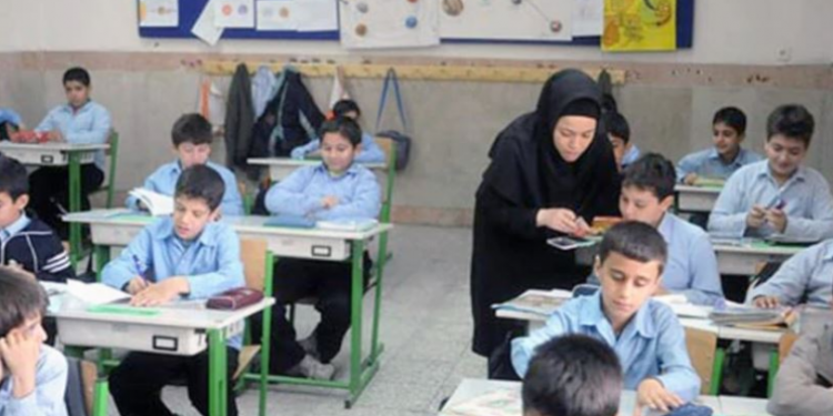 Irani rishikon mbi 200 tekste shkollore pas urdhrave të liderit suprem ... Irani rishikon mbi 200 tekste shkollore pas urdhrave të liderit suprem ...